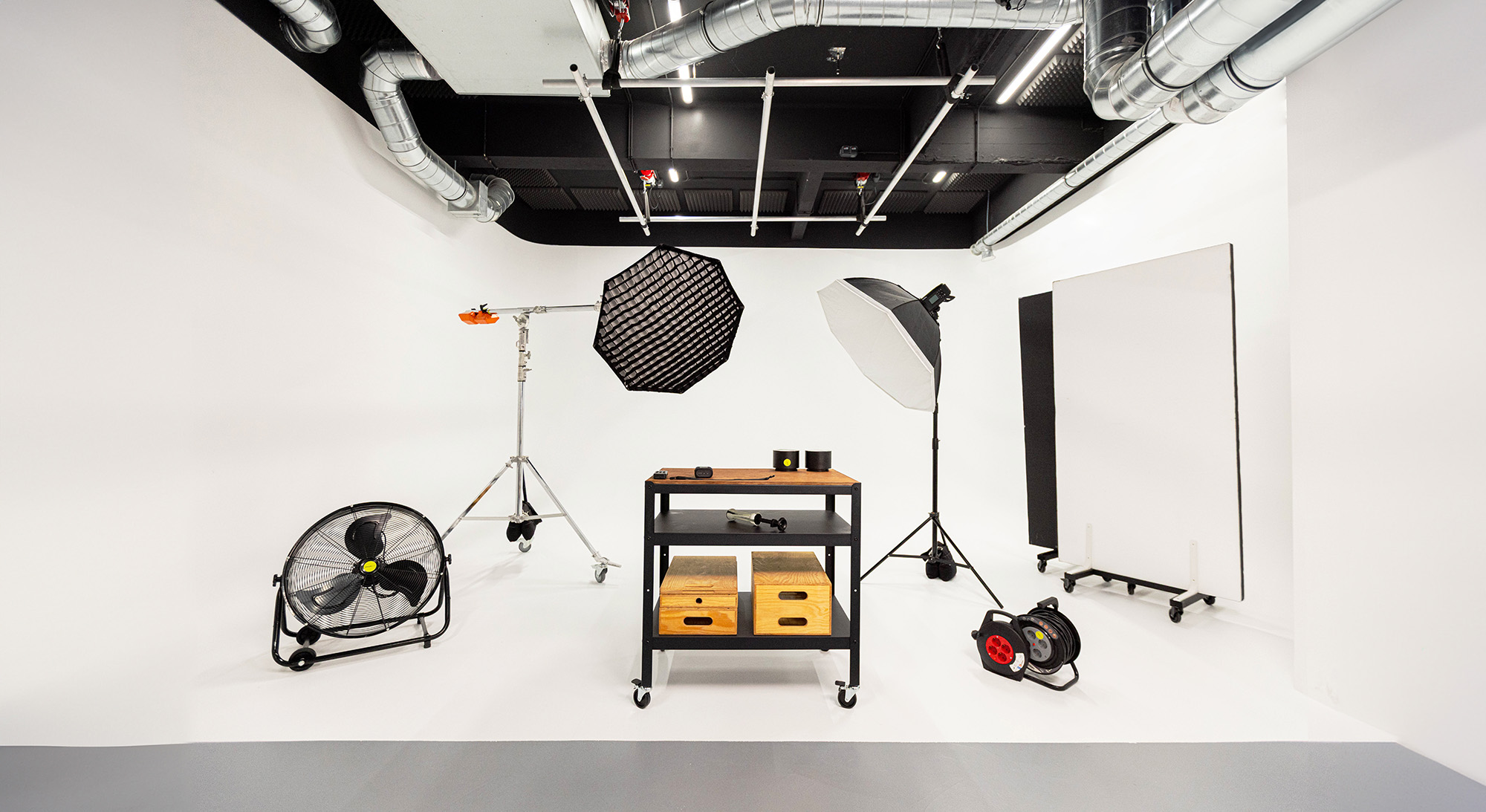 Photo Studio, Infinity Cove, Cyclorama Studio | Comuna Studios ...